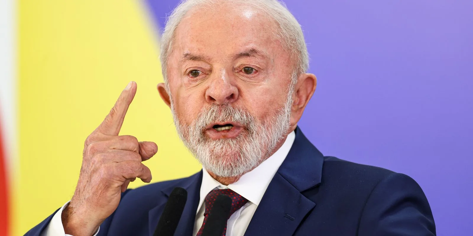 Lula busca evitar conflito EUA-Venezuela e cobra Trump sobre tarifas.